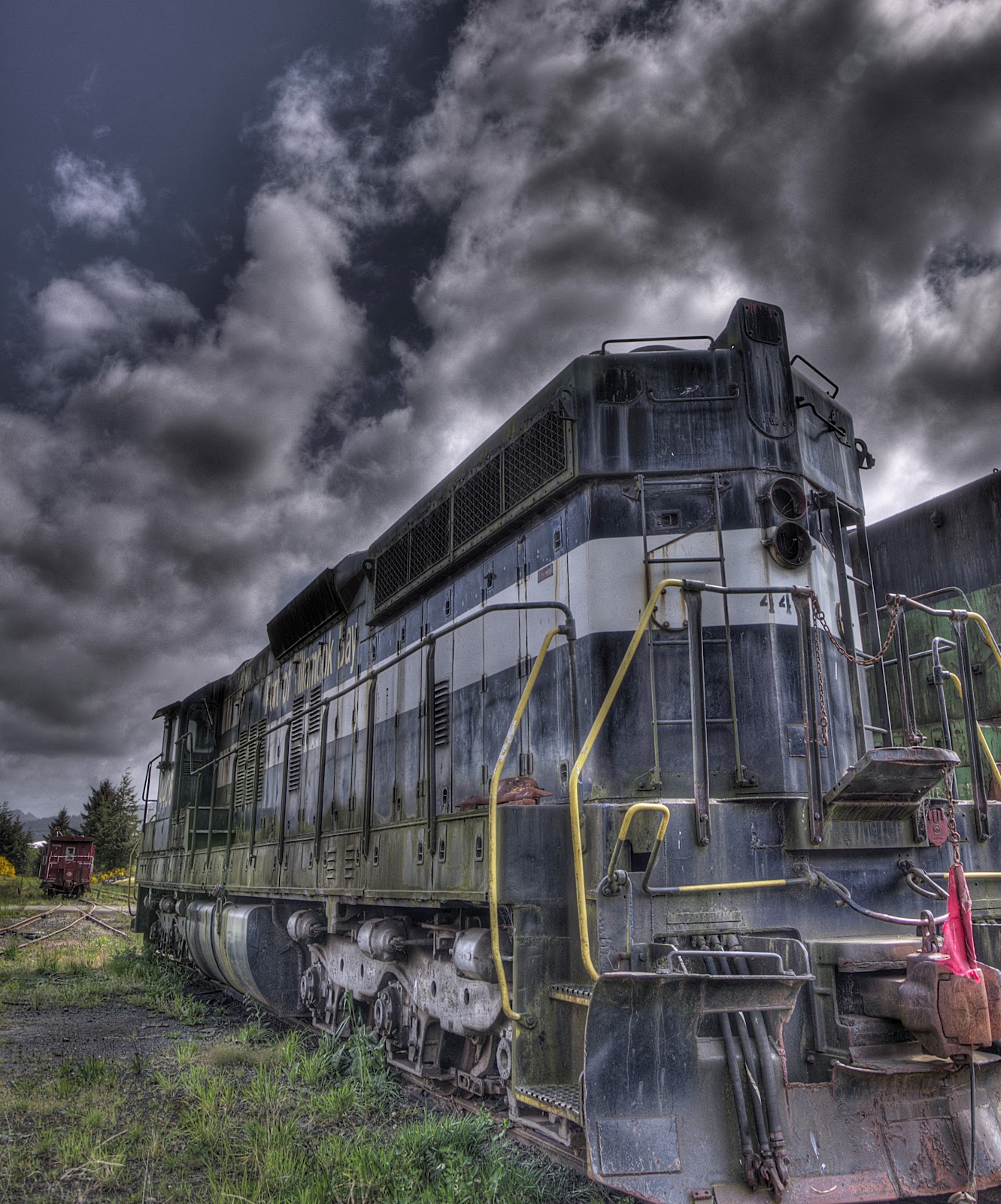 Thom Zehrfeld Photography : Old Locomotives and Cabooses On Their Last Rail