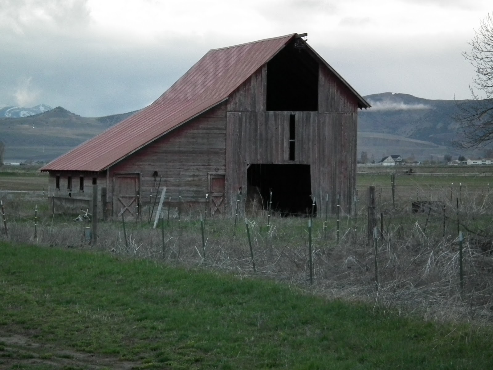 CAPture Nature: Old Barns around Cache Valley, Utah