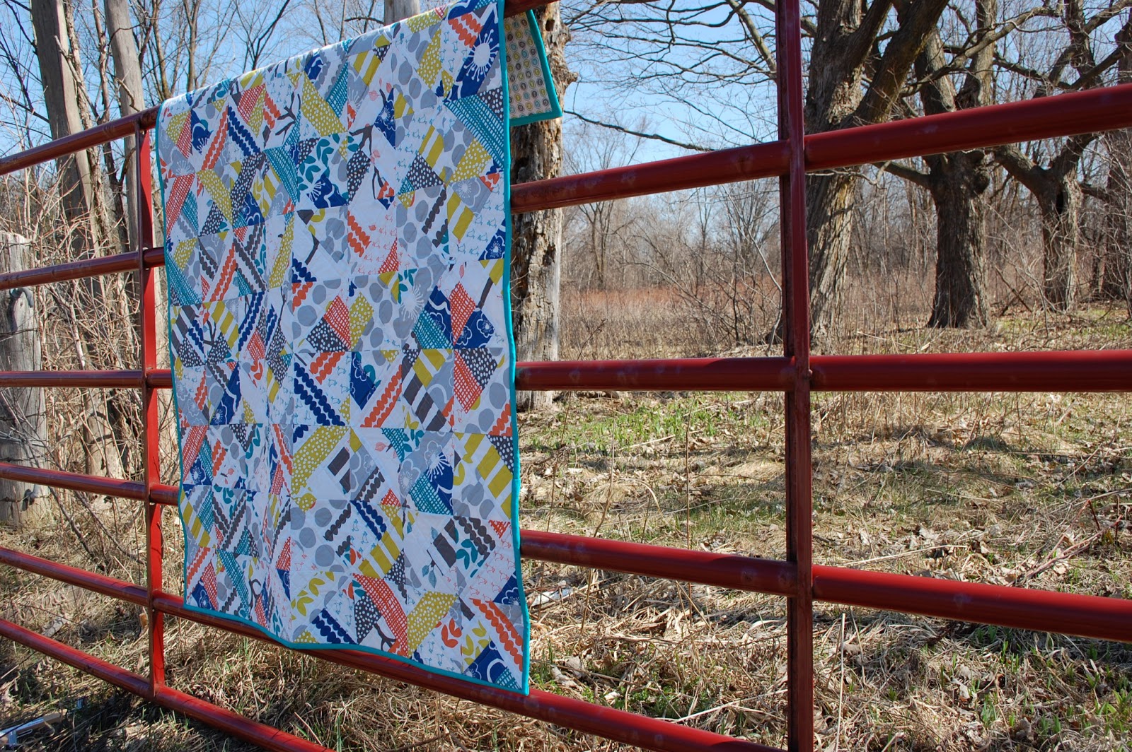 chezzetcook modern quilts: Baby Bella: a finish