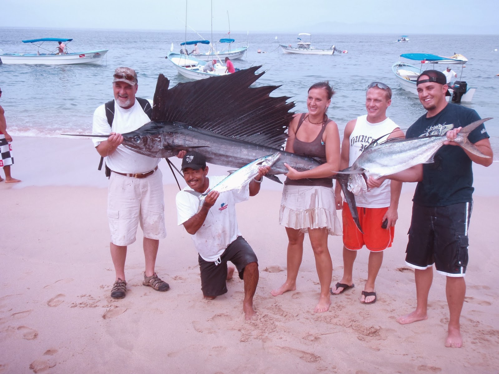 Mismaloya Divers: Pesca deportiva en Mismaloya Divers con Chipol Y ...