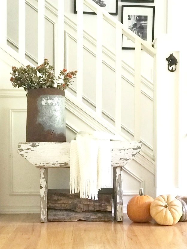 Little Farmstead: Fall Farmhouse Entryway...