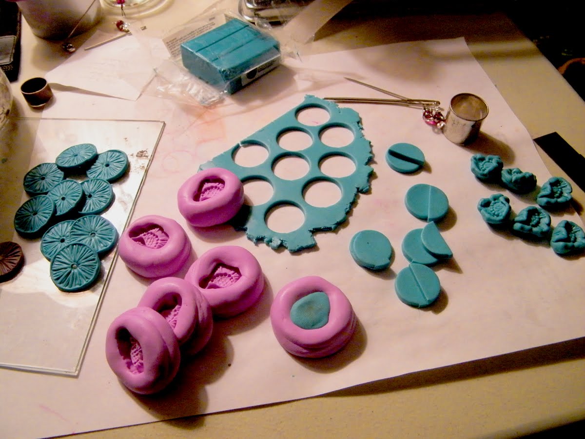 Tree Wings Studio: Bead Table Wednesday ~ 2/1/12