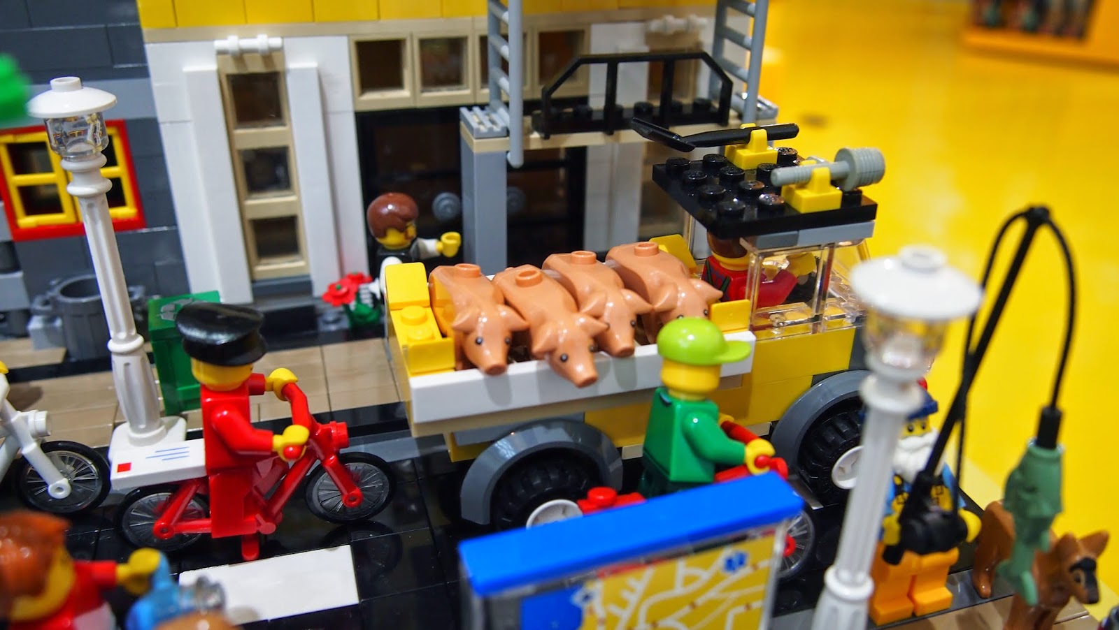 Lego's My Own Creation (MOC) organized by Brick's World ~ TOYMAKER