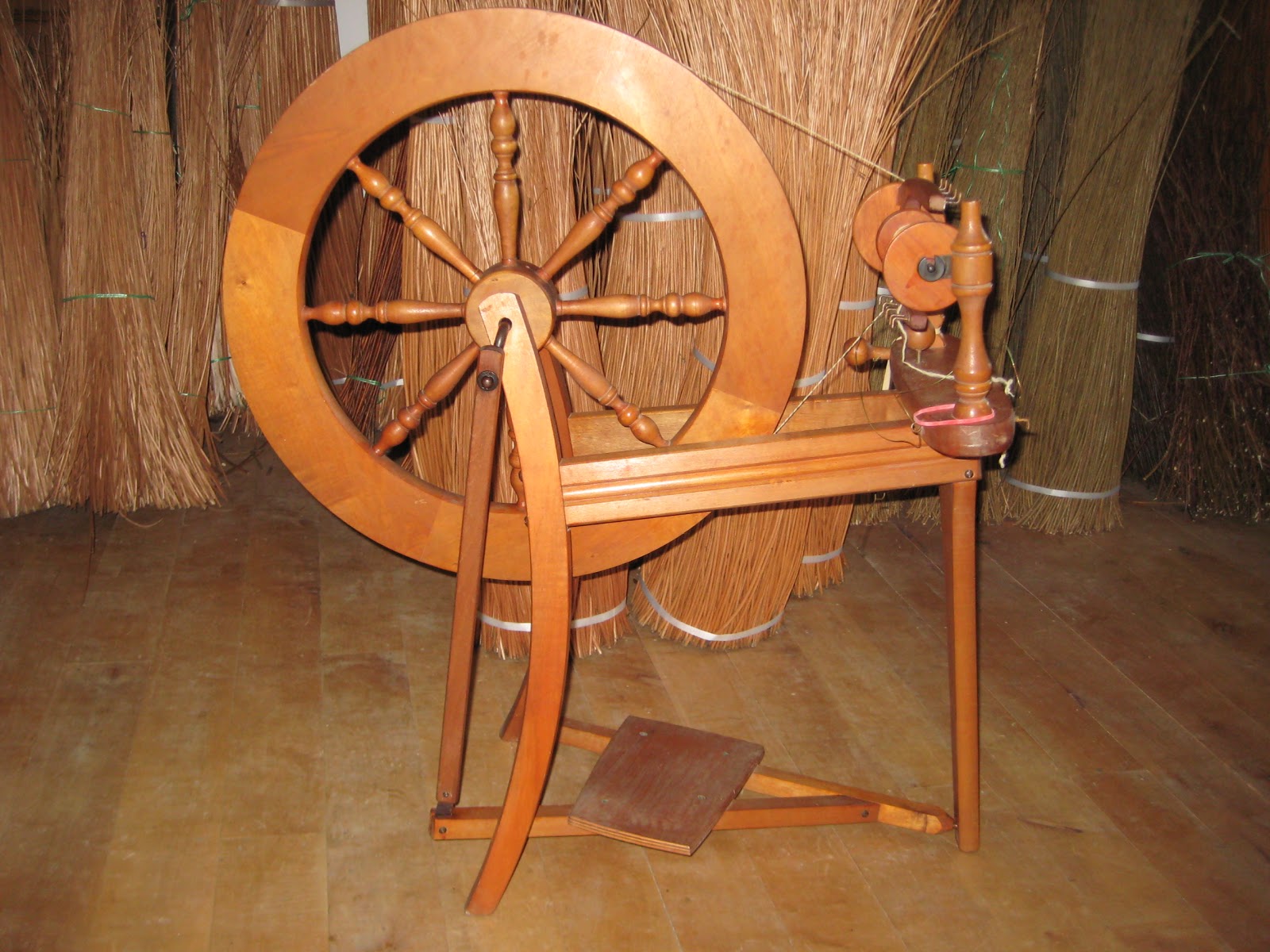 craftsmidwales: TWO DAYS OF LEARNING HOW TO USE A SPINNING WHEEL