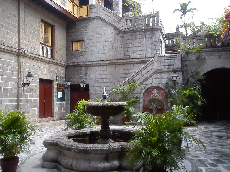 Plaza San Luis, Intramuros