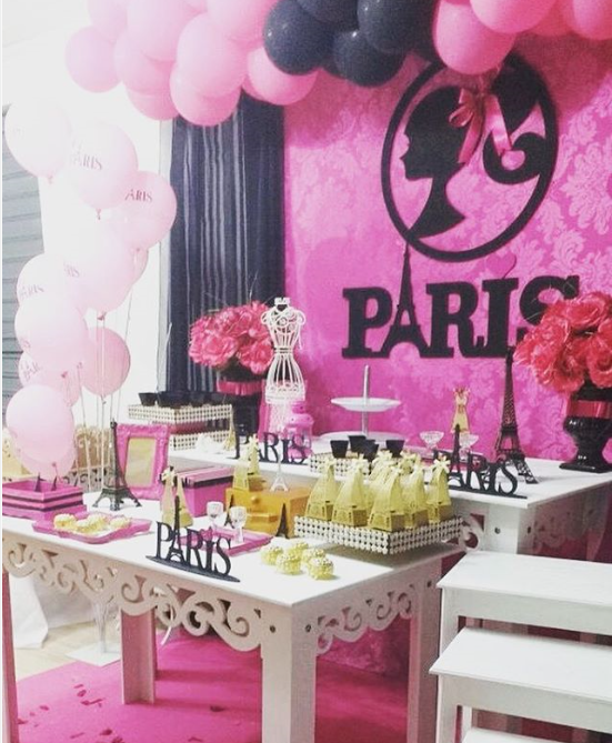 Fiesta temática de Barbie moda en París