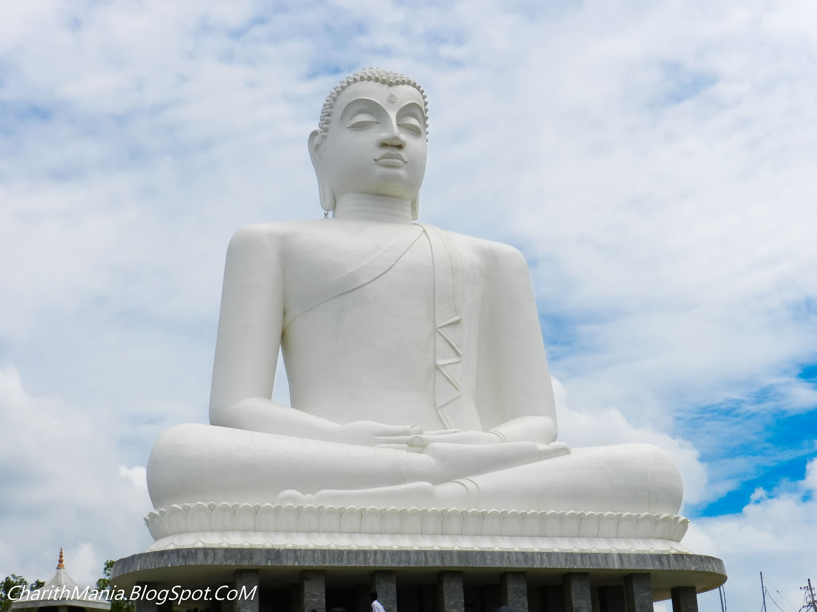 CharithMania: Ethagala (ඇතාගල) (the Elephant Rock)