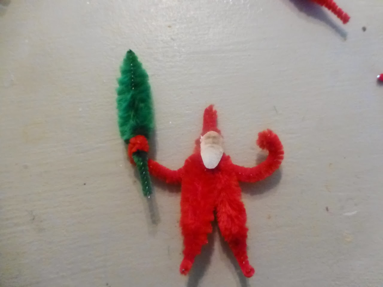 ATTIC CLUTTER: santa...red and green pipe cleaners