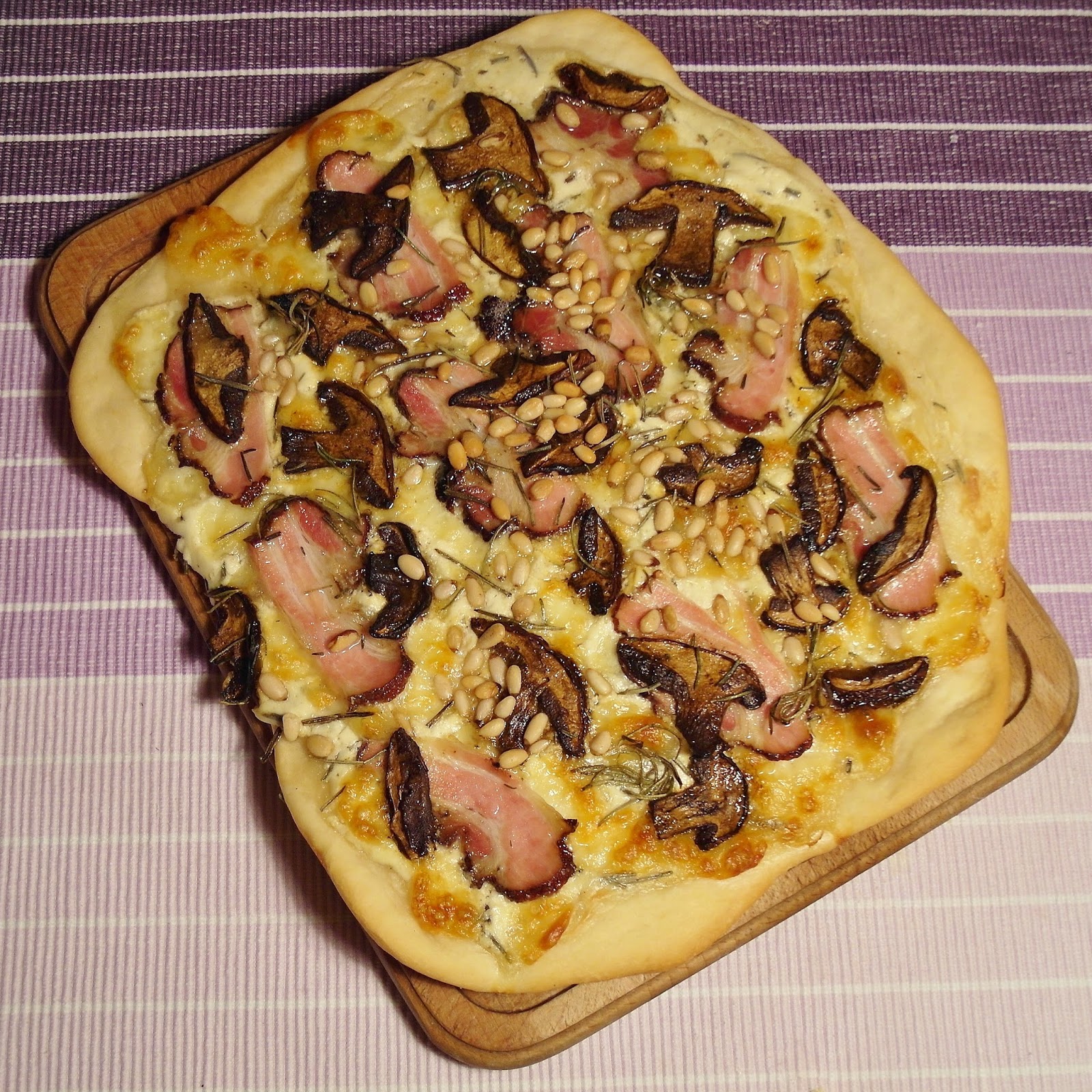 Kuchnia z wyrakiem: Pizza boscaiola - pizza z grzybami leśnymi i boczkiem