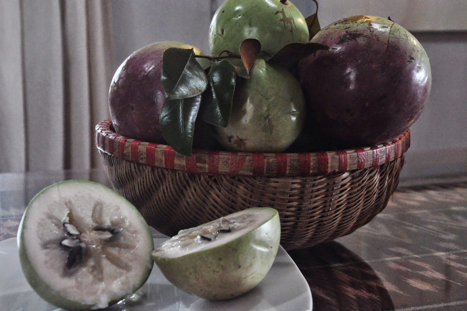 " Bên câu ": Vú sữa . Pomme de lait