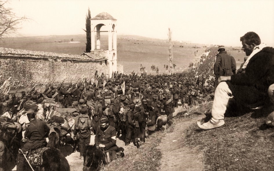 ΝΕΩΤΕΡΗ ΕΛΛΗΝΙΚΗ ΙΣΤΟΡΙΑ: Μικρή απόσταση από τη ζωή στον θάνατο...