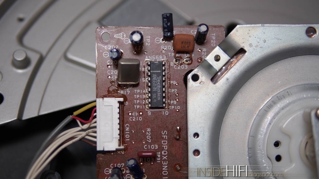Inside Hi-Fi: Technics SL-QX200 (SL-QX200-SEi)