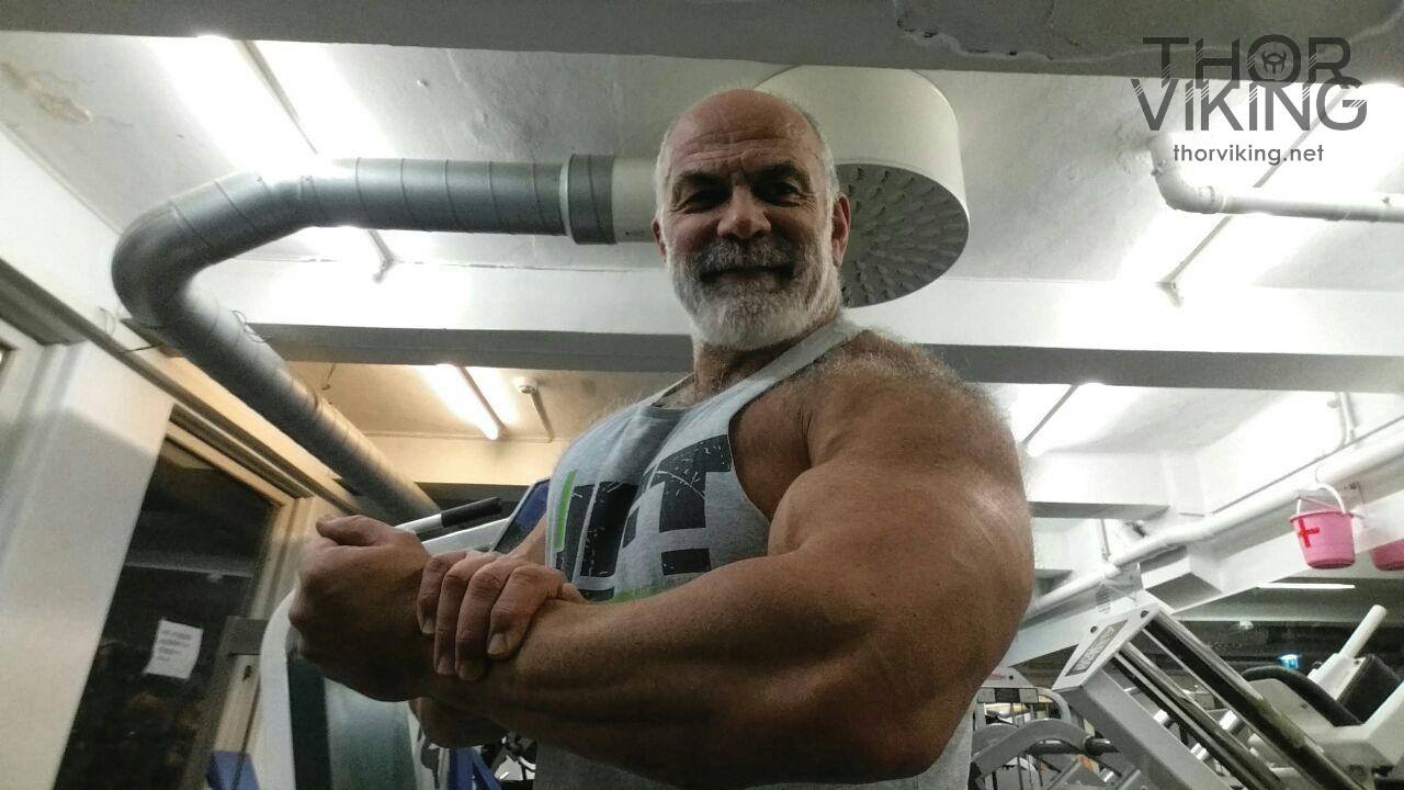 Muscle Lover: Super buff grandpa - Thor Viking