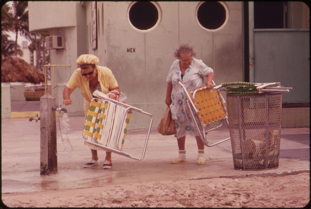 People of Florida in the 1970s Taken by Flip Schulke ~ Vintage Everyday