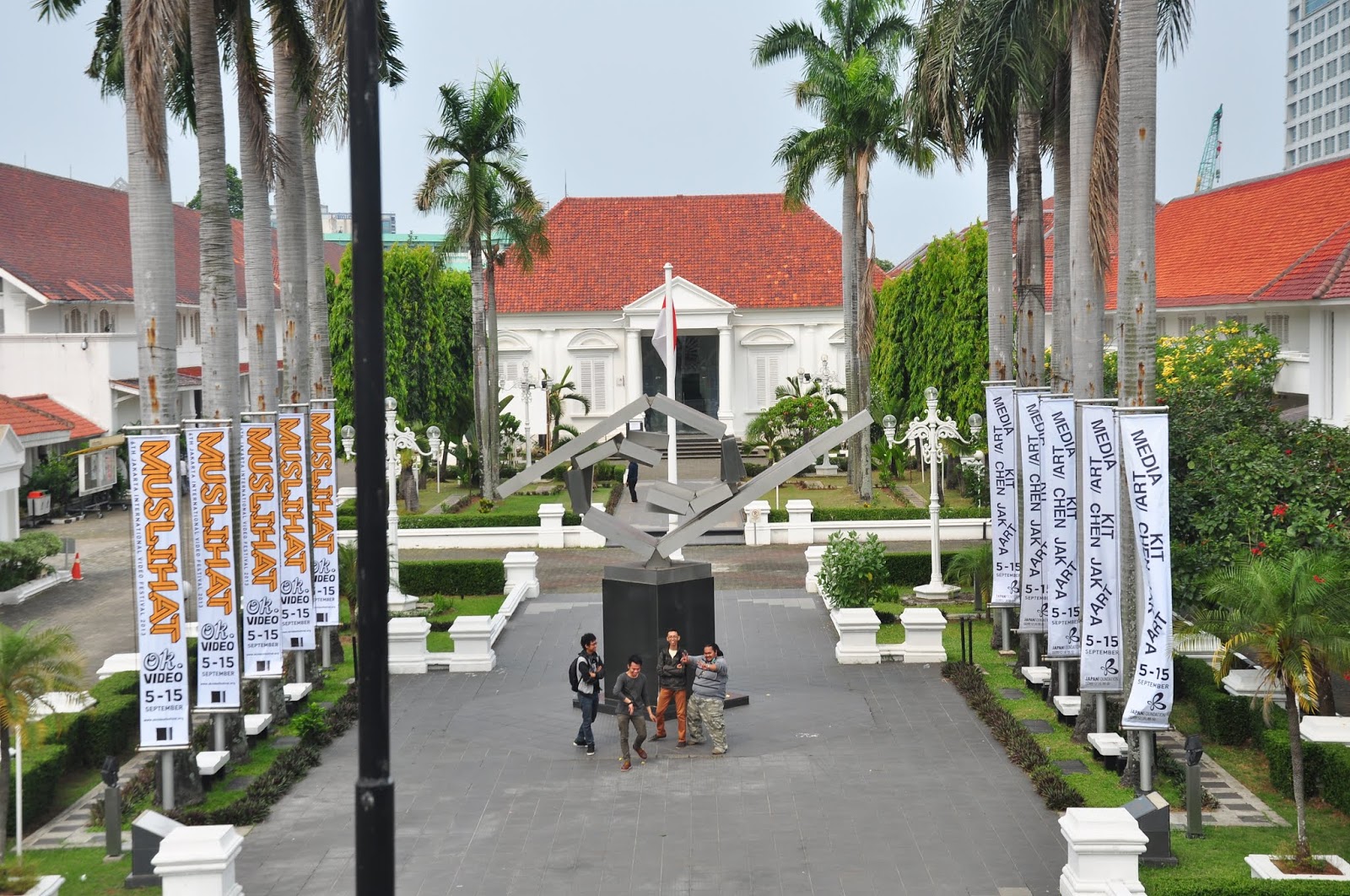 Sekitar Jakarta: Mau Liburan Yang Artsy Banget? Ke Galeri Nasional Aja!