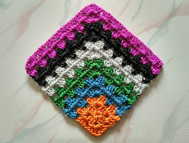 crochet kalaakari: Mitered granny square free pattern