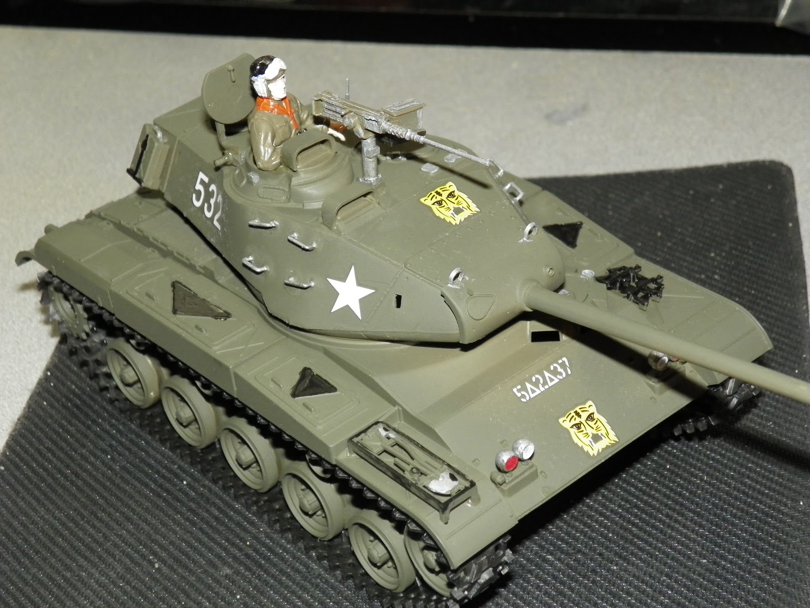 Underdog's Utterings: M41 Walker Bulldog Tank
