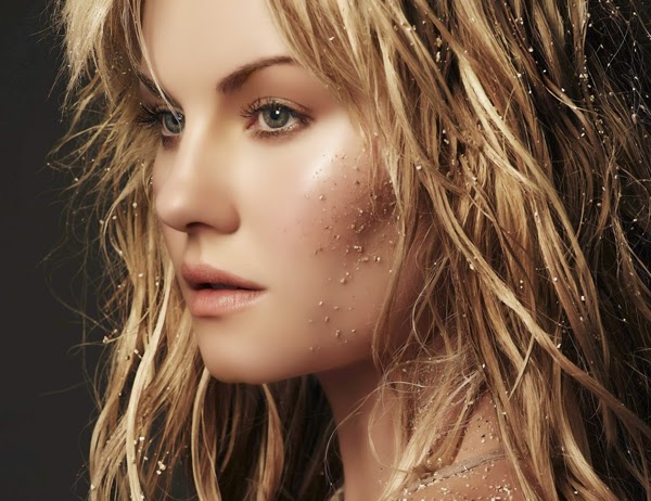 Beautiful & Amazing Pictures: Charlotte McKinney: Elisha Cuthbert