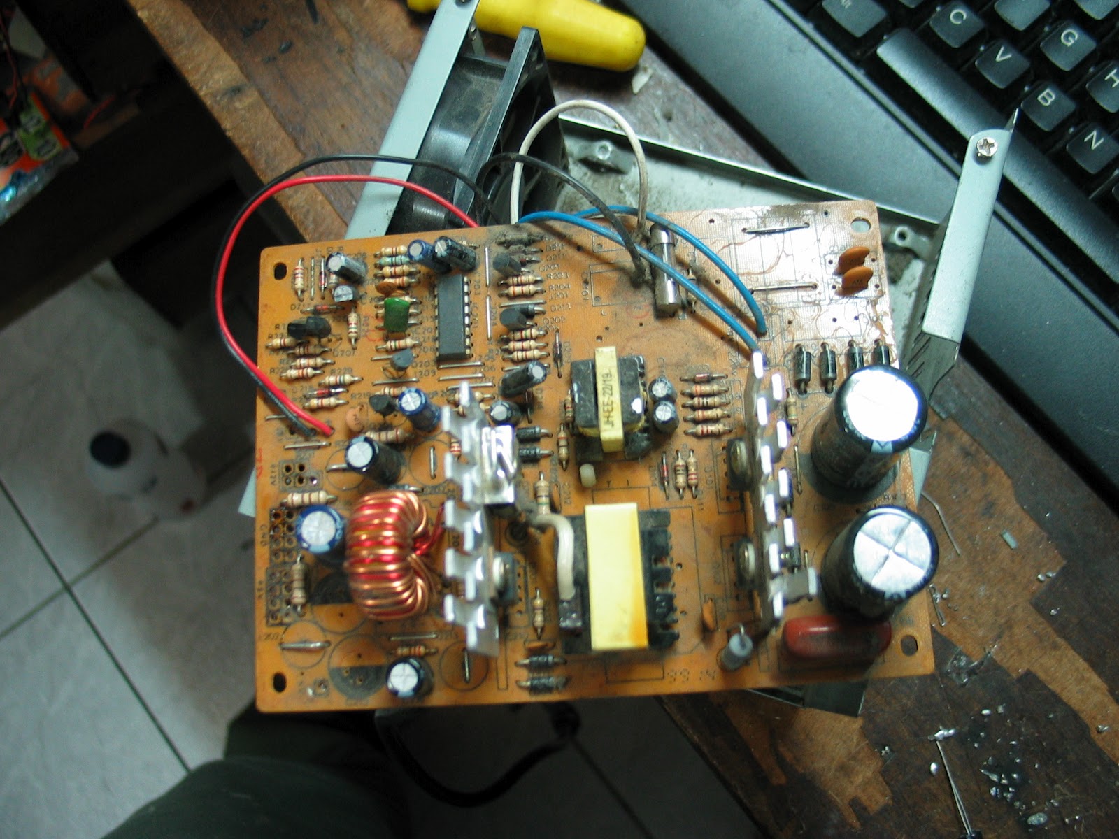 Eletrônica na bancada: Guia: Modificando fontes AT de PC para 12V