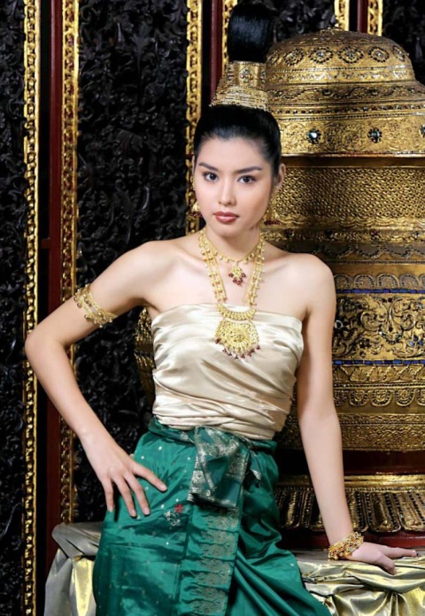 Arloo's Myanmar Model Gallery: Melody - The Burmese Royal Lady