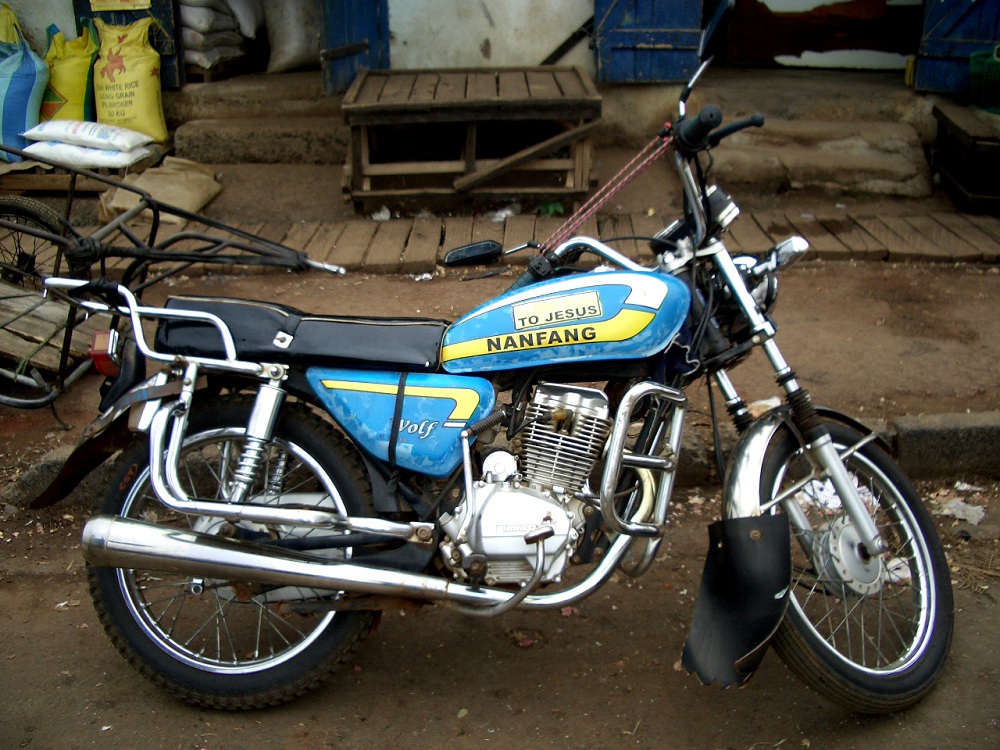 Rond-Point Nlongkak | Camerún: mayo 2011