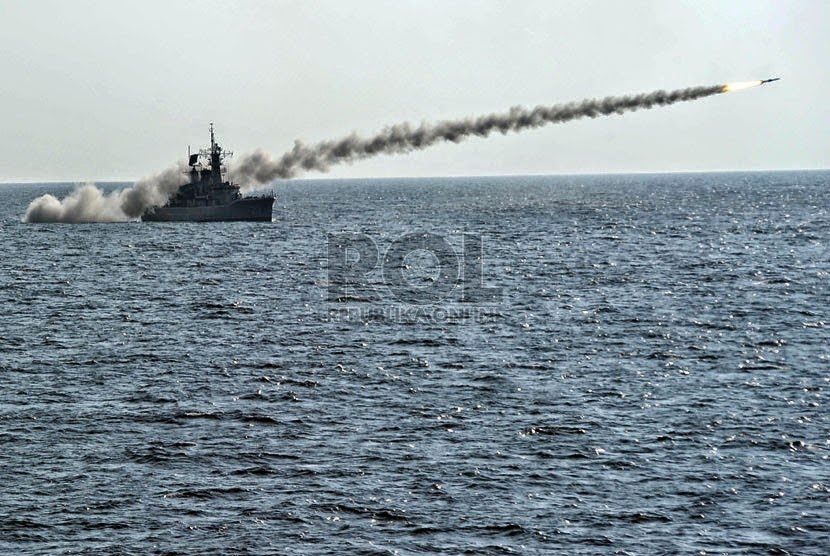 Indonesiaku: EMPAT RUDAL TNI AL HANTAM EKS KRI KARANG BANTENG