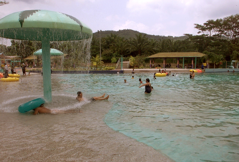 Interesting Places In Malaysia: Wet World Pedas Hot Spring|Negeri ...