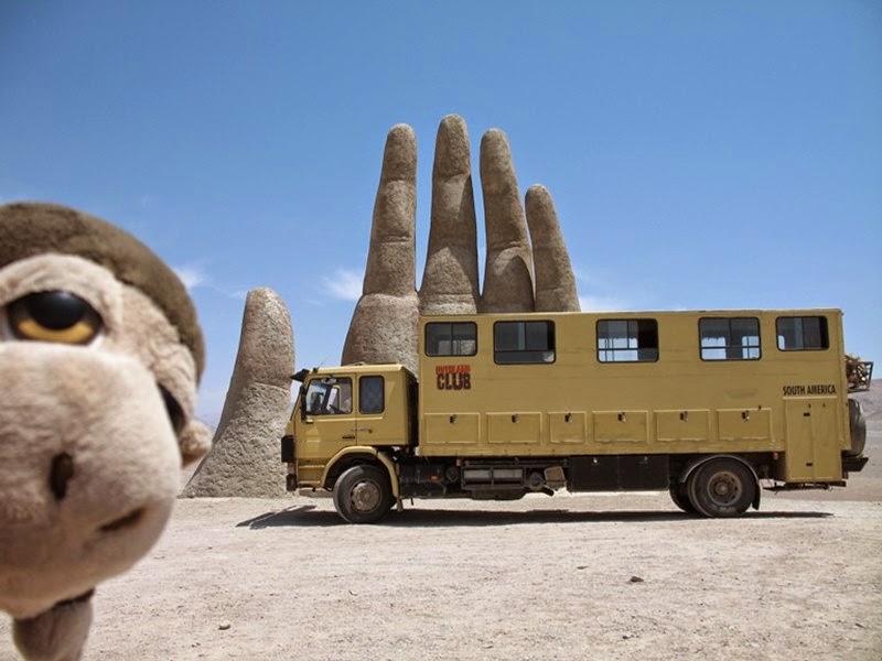 Ritebook: The Mano de Desierto | Sculpture of a Giant Hand located in ...