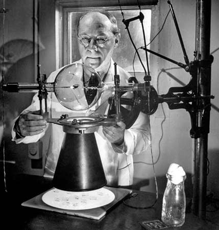 Ese punto azul pálido (Pale Blue Dot): Carl Sagan y Hermann Muller