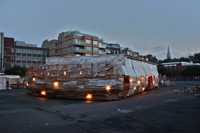 Spotmarker: Temporary theatre