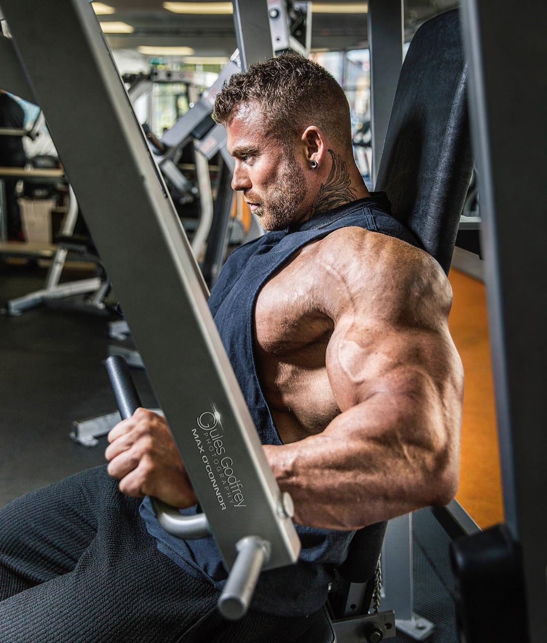 LA PERFECTION FAITE HOMME