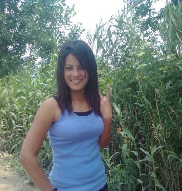 Girls Photo Collection Hot British Girl Posing In Park