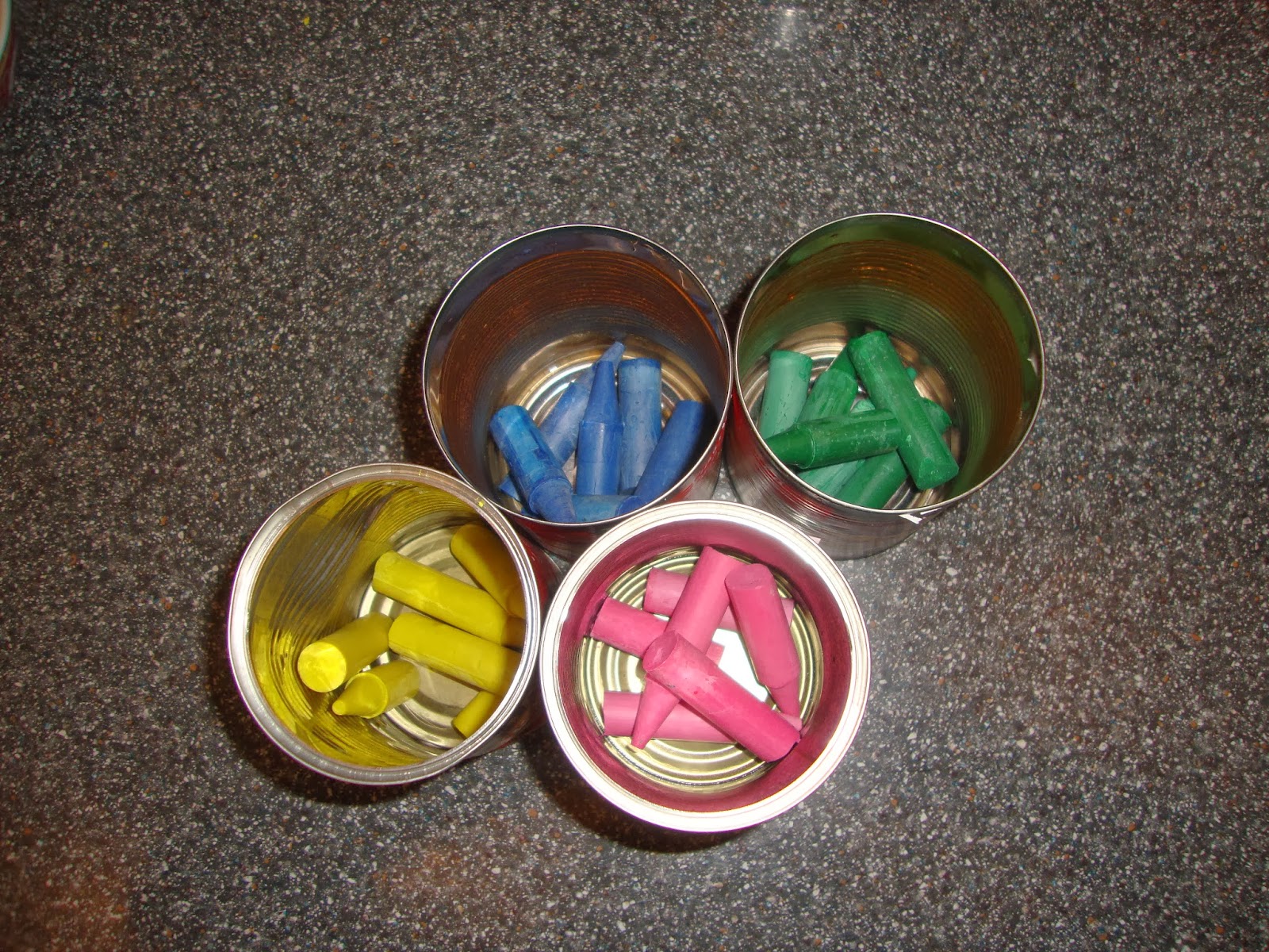 STRAWBERRY BOX: Car crayons!