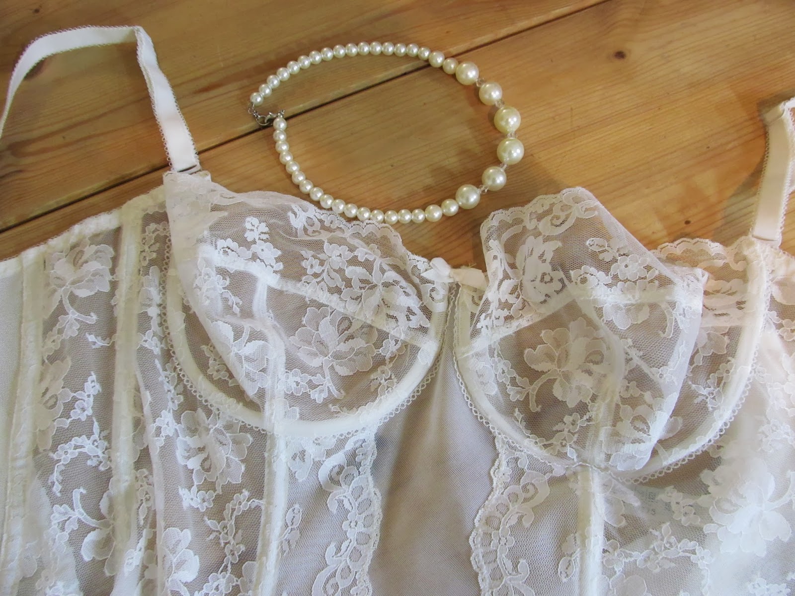 VINTAGE GOSSARD WHITE STRETCH LACE 6 BONED SUSPENDER BASQUE CORSET 36D ...
