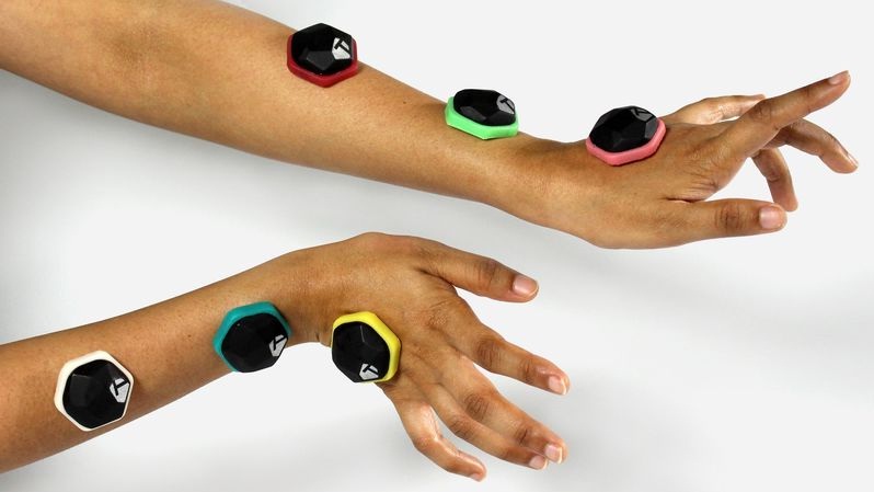 Tecnoneo: Escucha música multisensorial con este wearable Pod