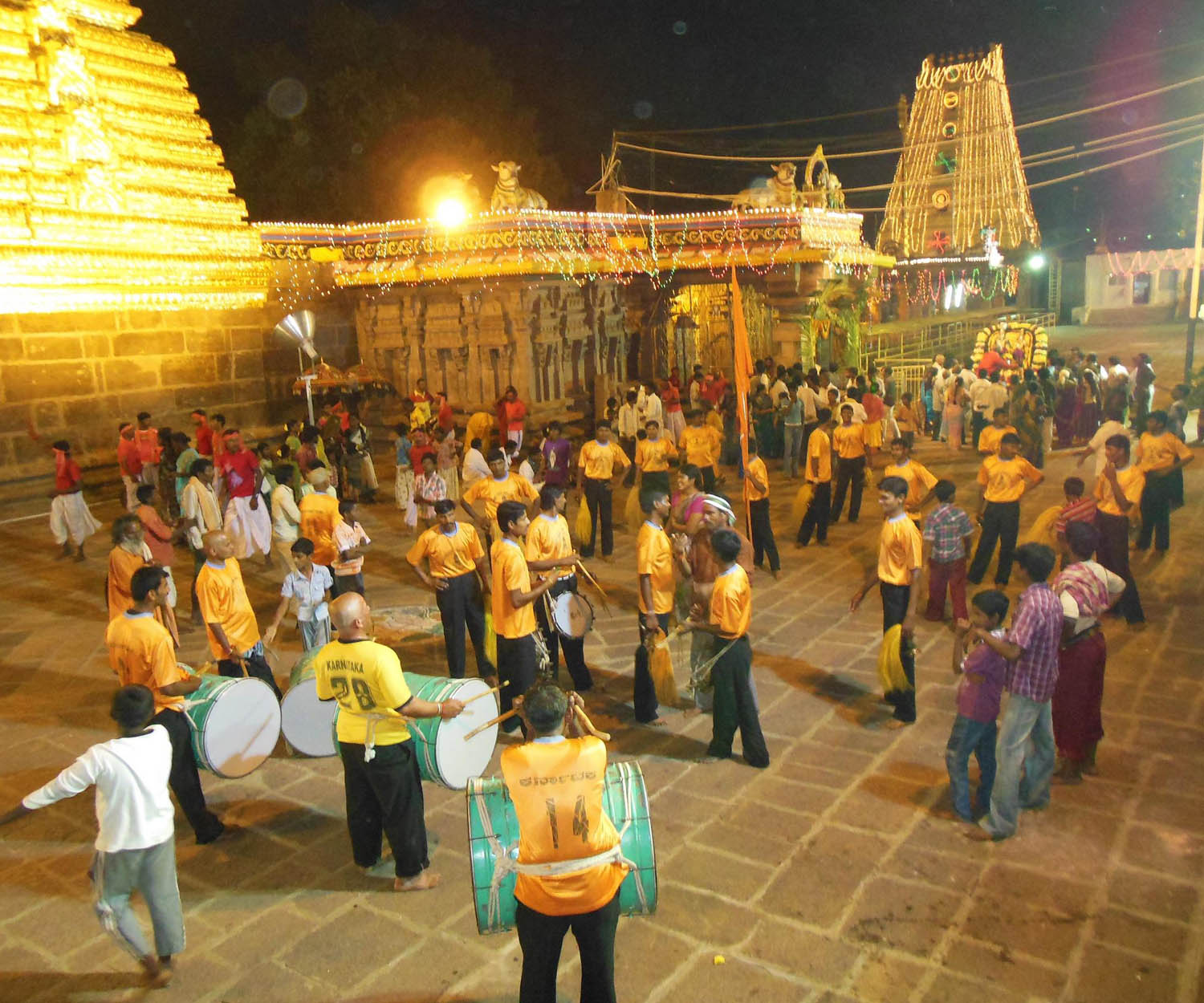 In Terdal Streets: ಶ್ರೀಶೈಲಂ ನವರಾತ್ರಿ ಉತ್ಸವದಲ್ಲಿ ಹಾಗೂ ಜತ್ತ ...