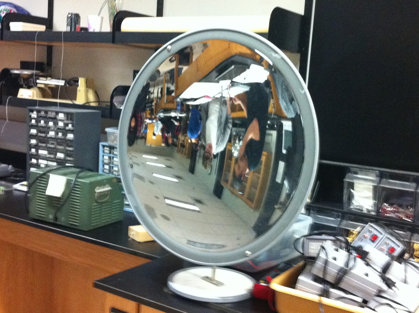 Physics 4C W.CHEN: Experiment 9: Concave and Convex Mirrors
