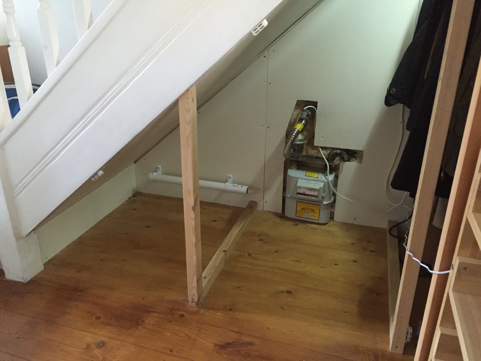 DIY Projects And Stuff: Under Stairs Storage