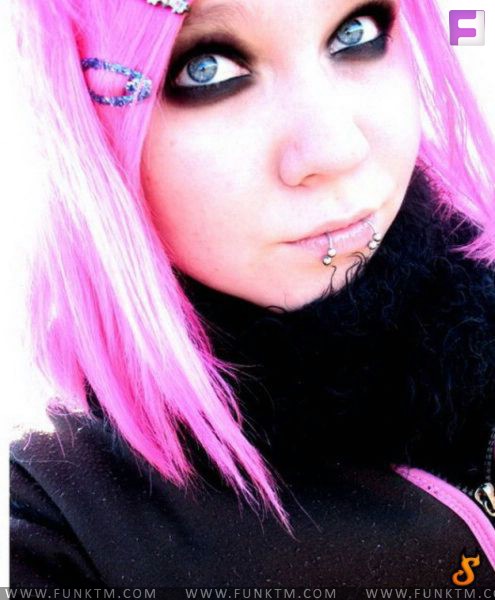 Beautiful Emo Girls (33 Pics)