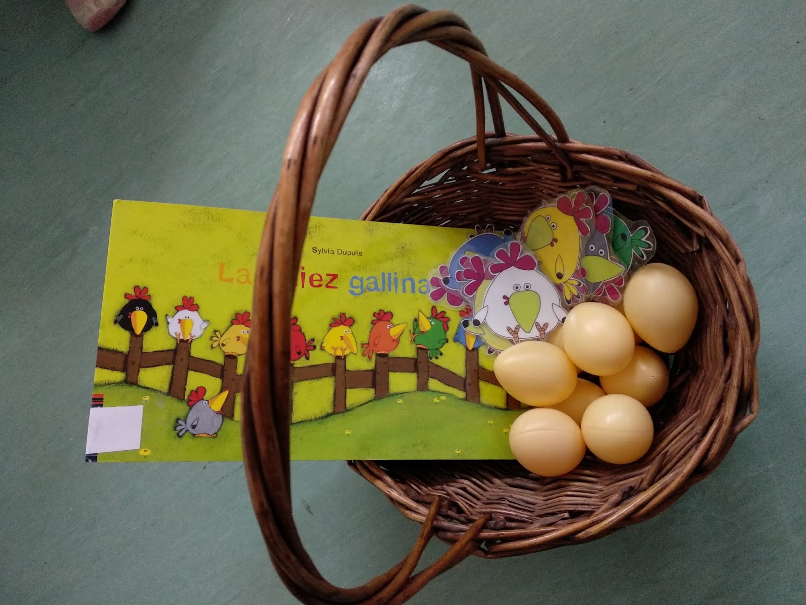 Juntos descubrimos el mundo: CUENTO "LAS 10 GALLINAS"