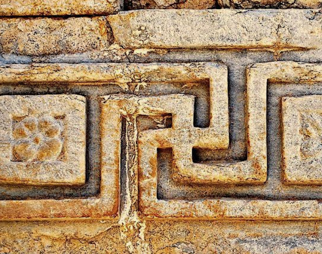 wanaks = άναξ ‘άρχοντας’