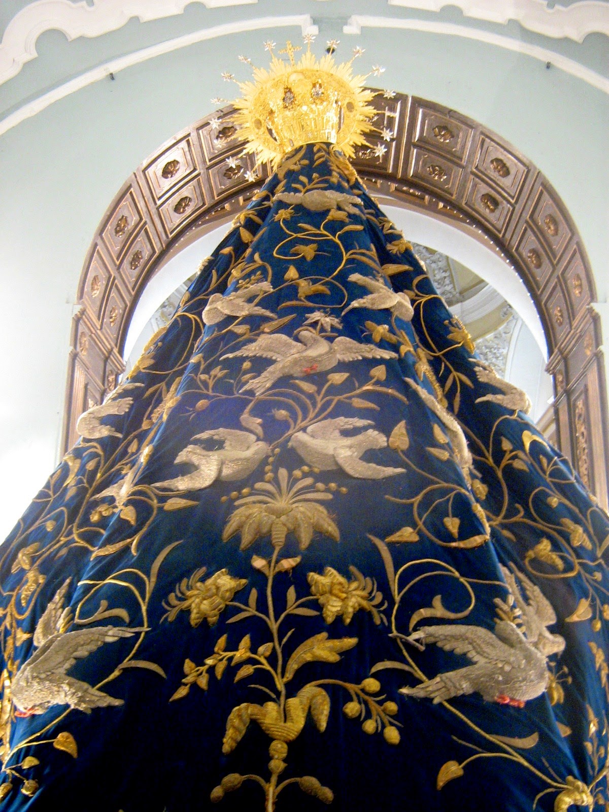 Siervos de tus Dolores: El manto azul “De las Palomas”.