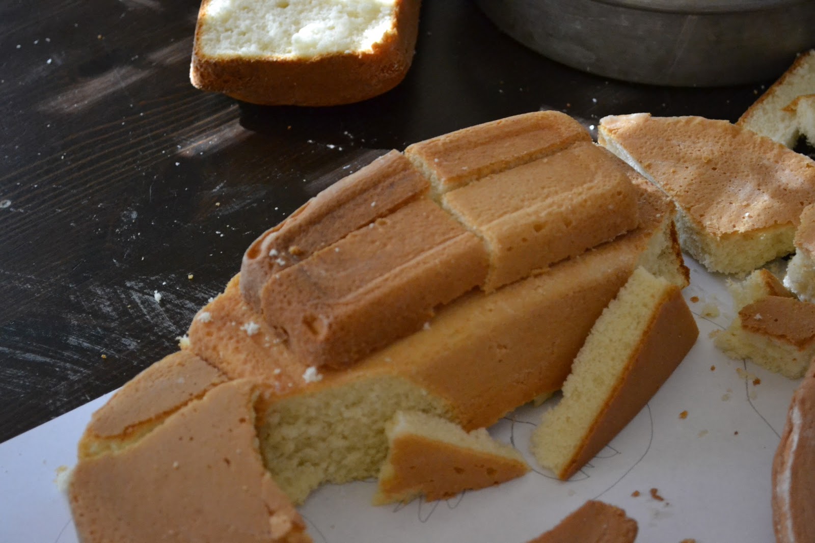 Hyde's Creations: Dragon Cake Tutorial