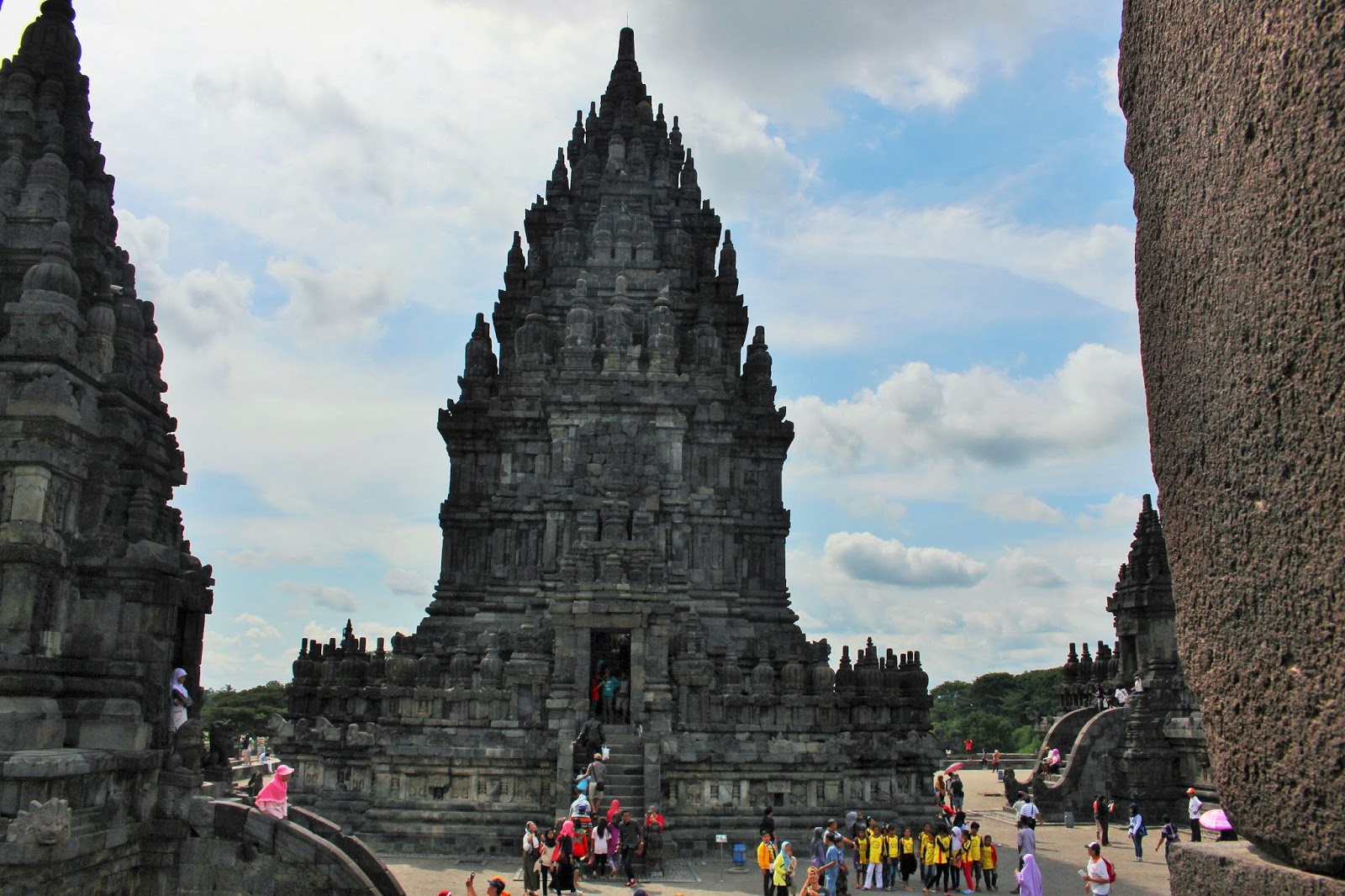 Candi Prambanan Wisata Jogja Yang Indah - WEB | LOVEHEAVEN 07