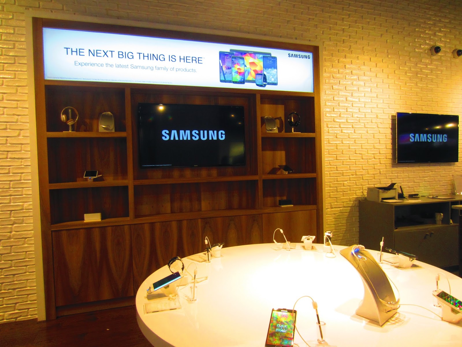 Terresa's Steals and Deals! =): What's New at the Samsung Galaxy Studio