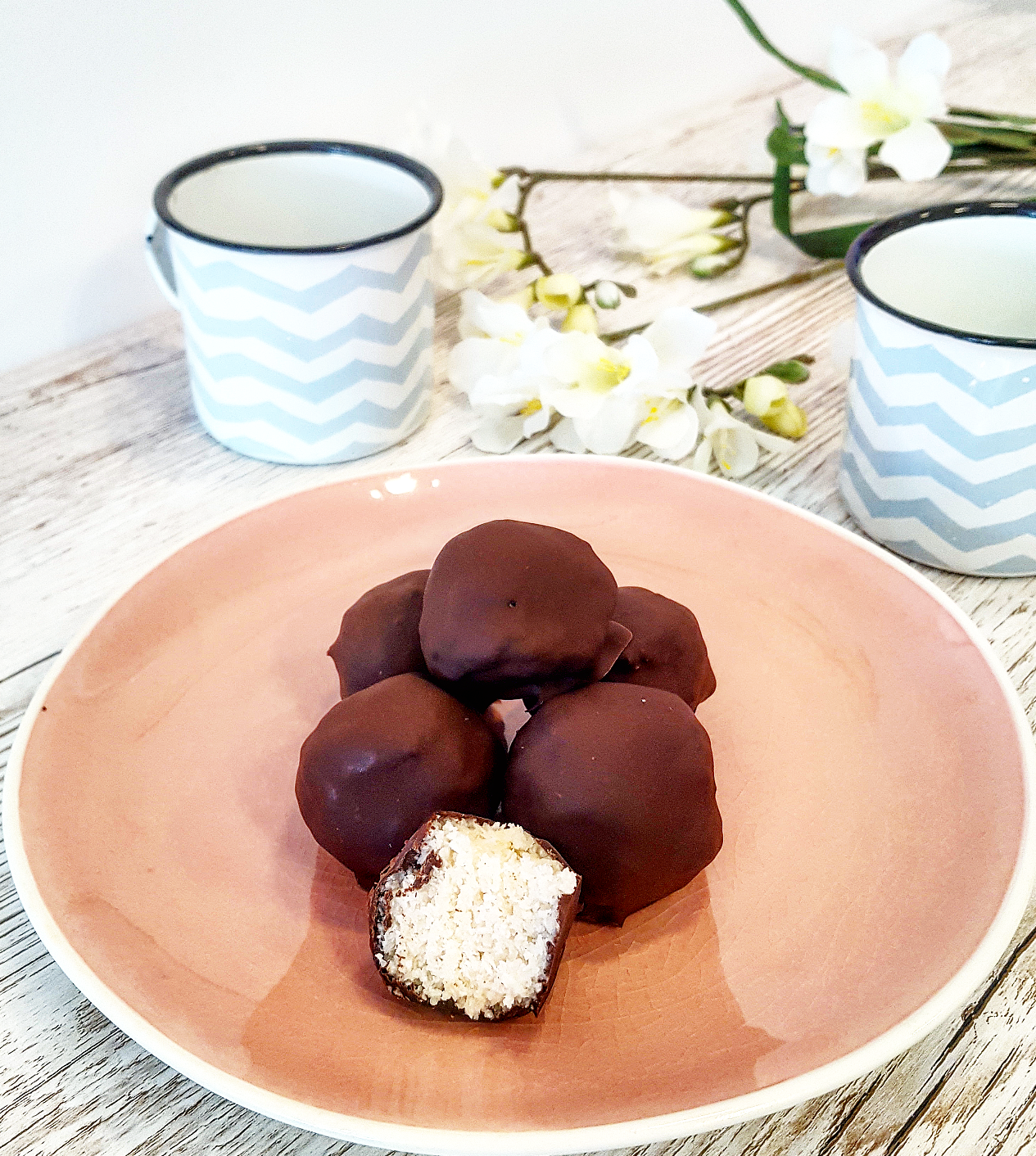 Cookintoki: BOMBONES DE CHOCOLATE Y COCO