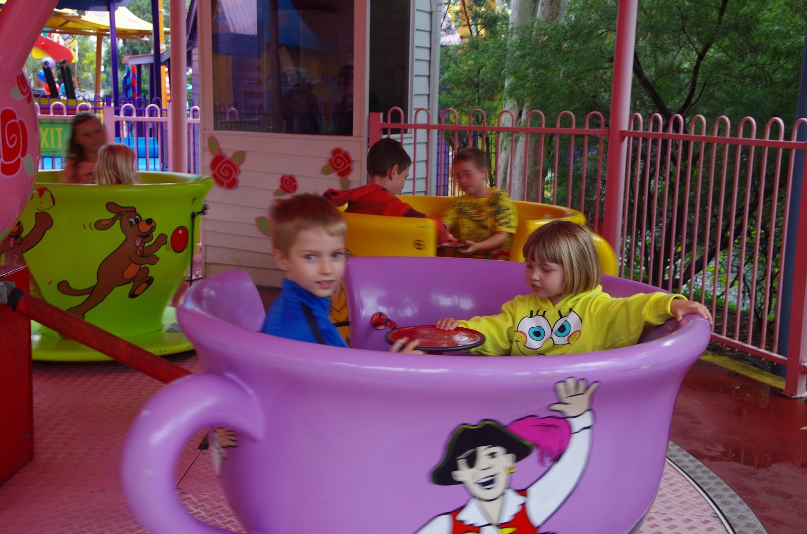 Hart Family: World Tour of Australia: Gold Coast - Dreamworld