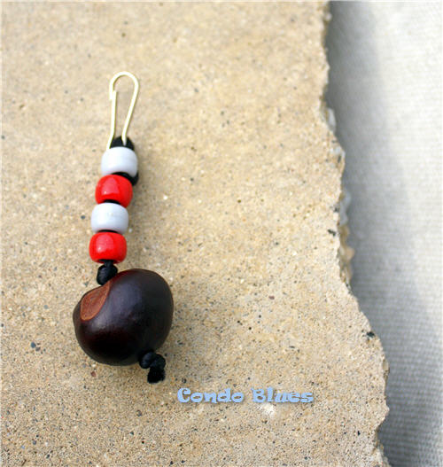 Condo Blues: How to Make a Lucky Buckeye Zipper Pull