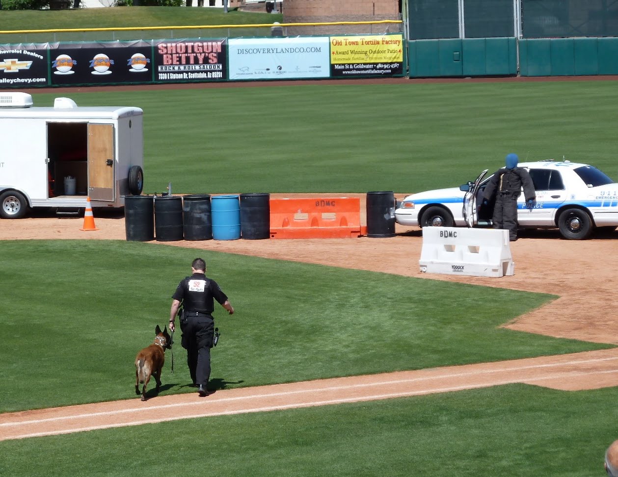 Hundewanderer.com: 2011 Desert Dog Police K-9 Trials
