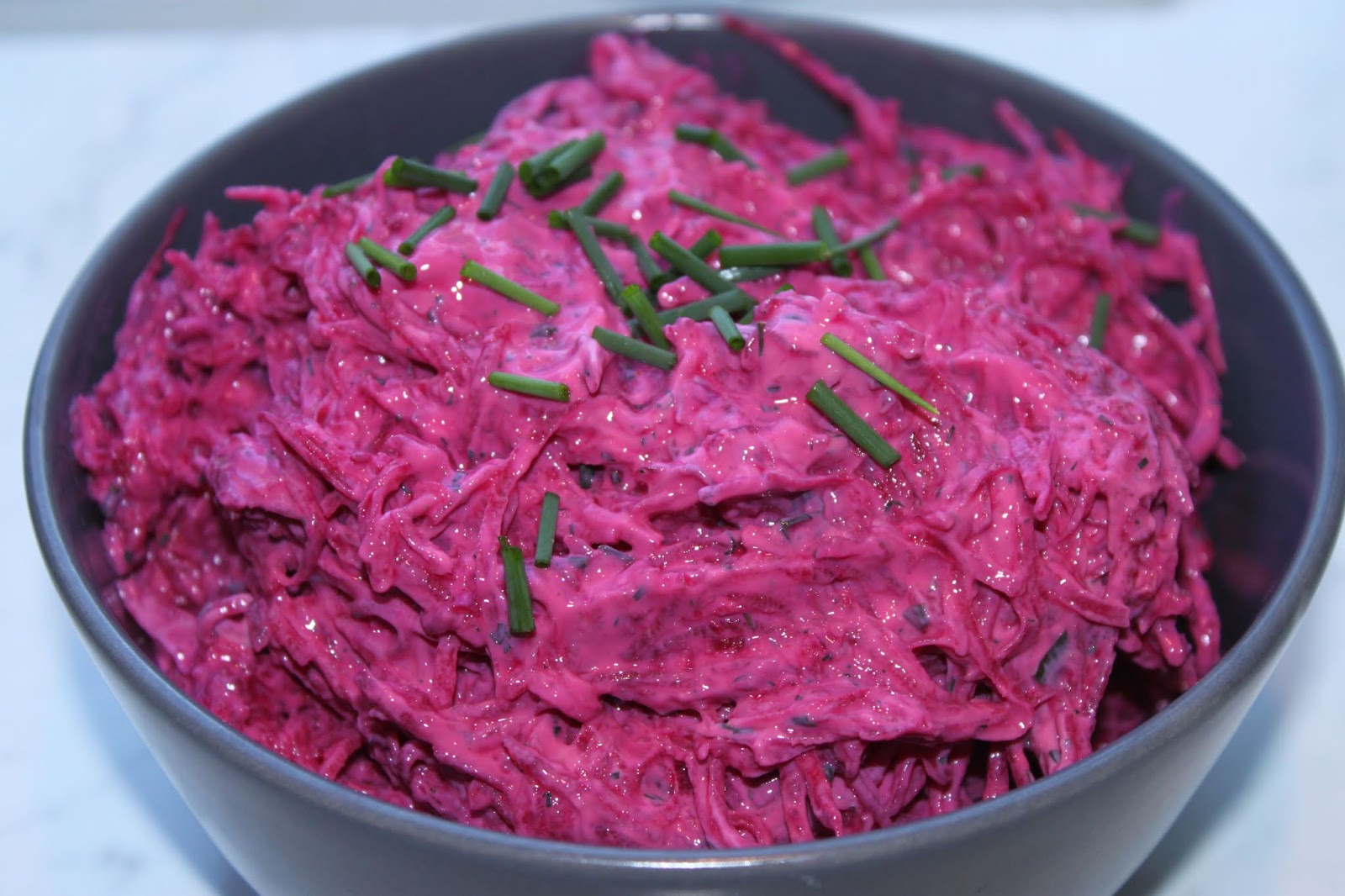 Toves kök - nästan bara vegetariskt: Rödbetssallad med dill och gräslök